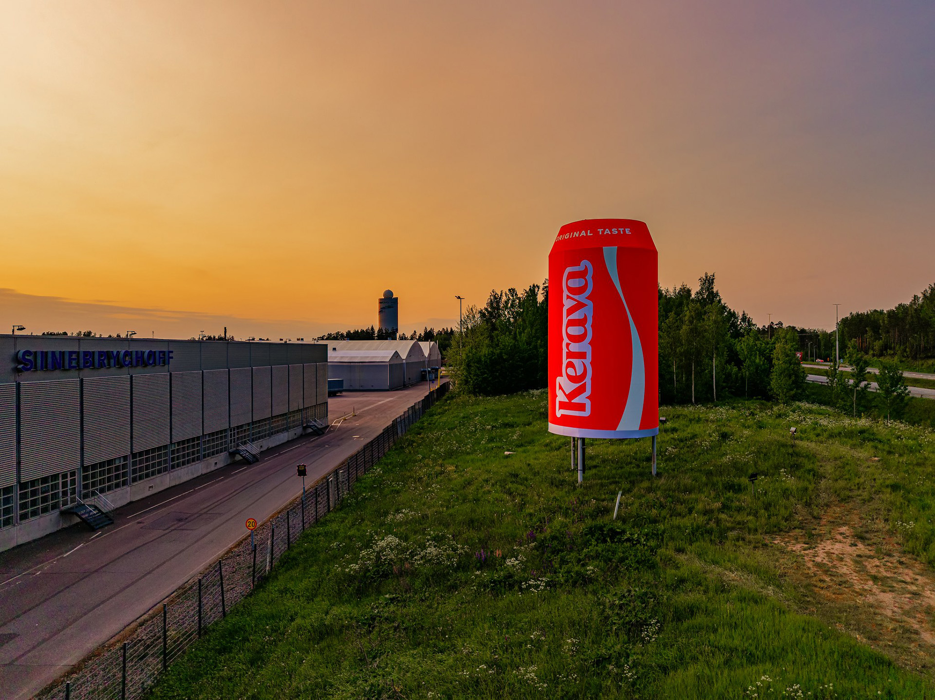 Newsroom » Share a Coke Kerava: Lahdentien jättitölkki on nyt Cokiksen ...